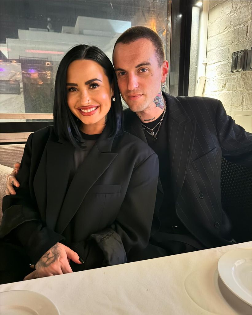 Demi Lovato Som Klokken Ringer Gap Demi Lovato Looking STUNNING At The