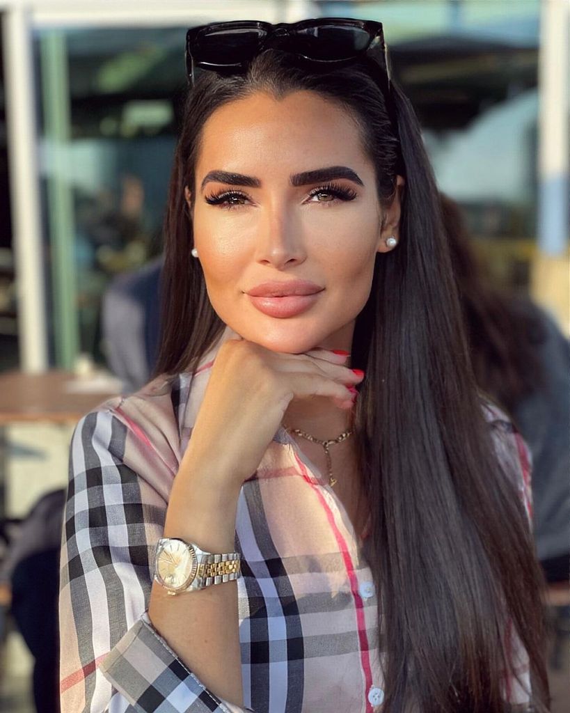 Julia Bee's Instagram, Twitter & Facebook on IDCrawl