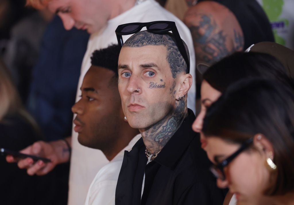 Travis Barker Tattoos Nach Dem Unfall Travis Barker Ehrt Seine Familie