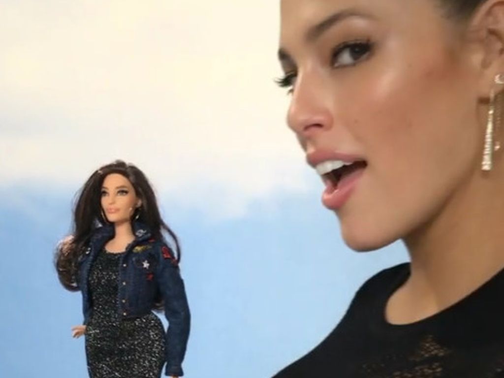 Sexy Curvy-Püppchen: Ashley Graham gibt's jetzt als Barbie | Promiflash.de