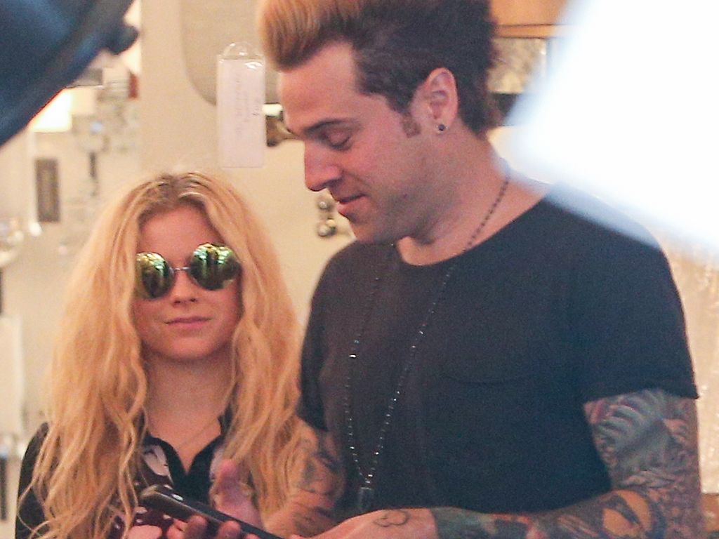 Chad who? Avril Lavigne liebt jetzt diesen Musiker! | Promiflash.de