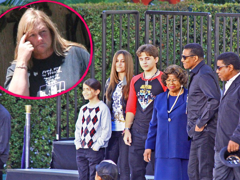 Achtung: Debbie Rowe warnt die Jackson-Family! | Promiflash.de