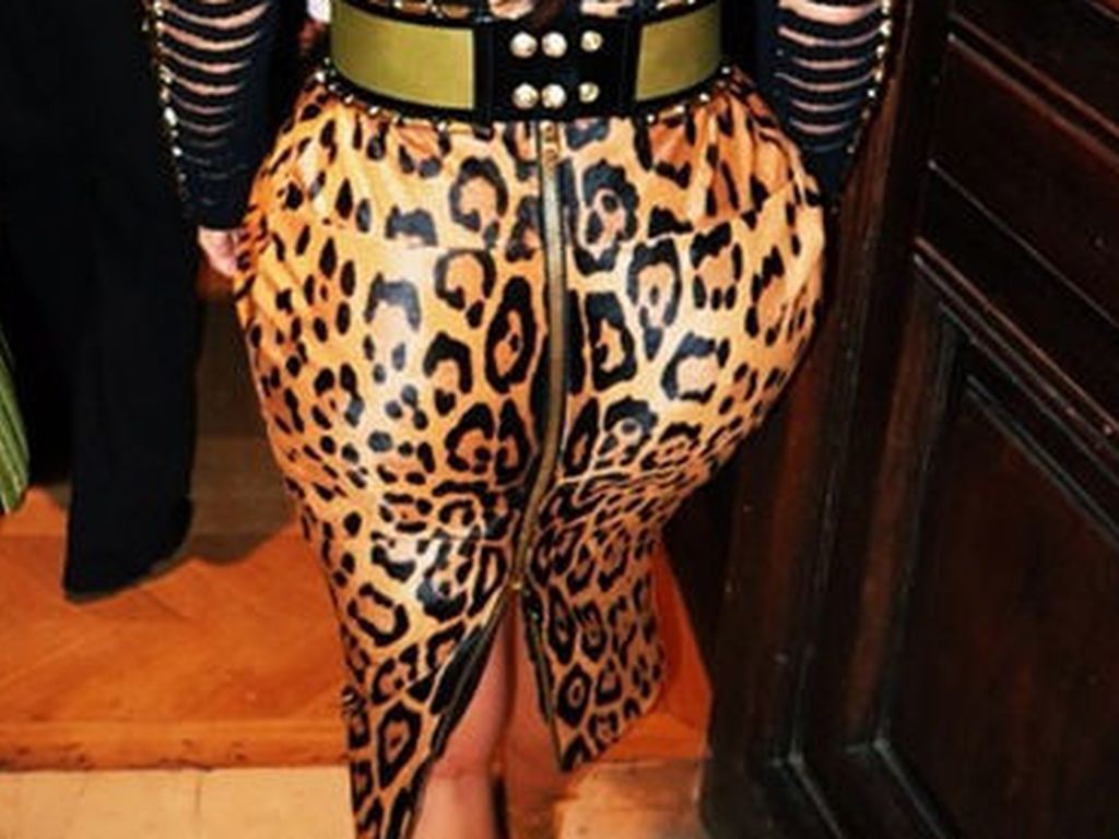 Heißer Leo-Look: Kim Kardashian zeigt Prall-Po | Promiflash.de