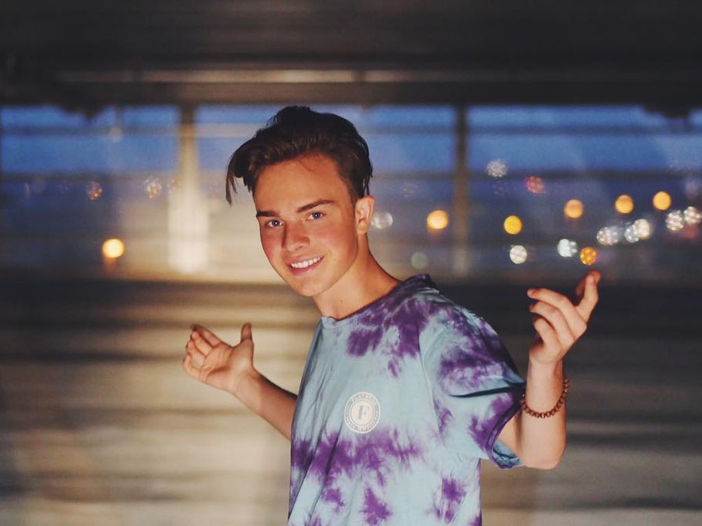 Schule & Musikkarriere: Sänger Mike Singer zeigt wie's geht ...