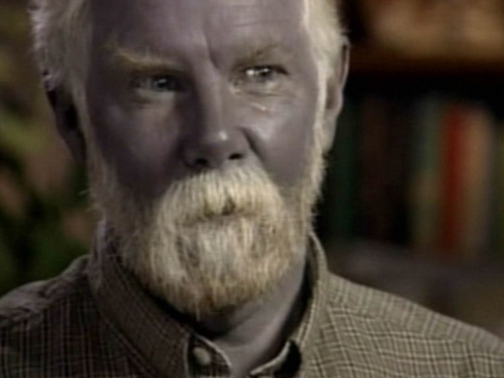 "Schlumpf"-Mann stirbt mit nur 62 Jahren | Promiflash.de