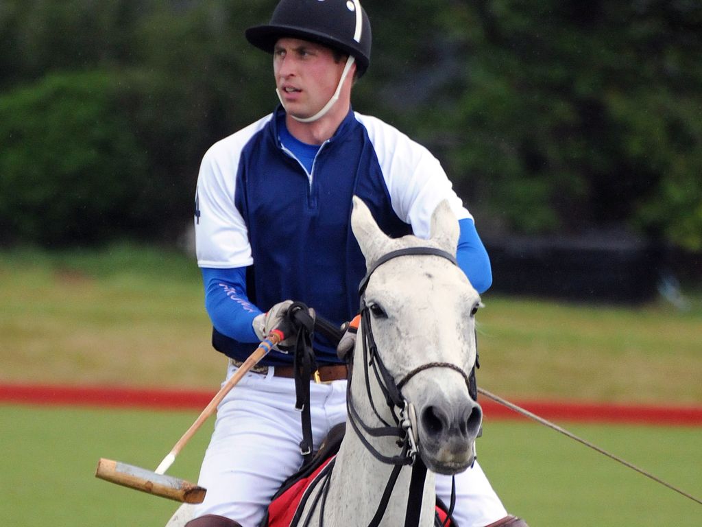 Trotz baldiger Geburt: Prinz William spielt Polo! | Promiflash.de