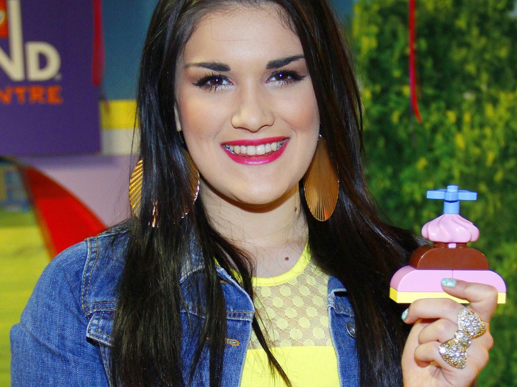 Mobbing-Opfer Leo Bartsch? Selina hält zu ihr | Promiflash.de