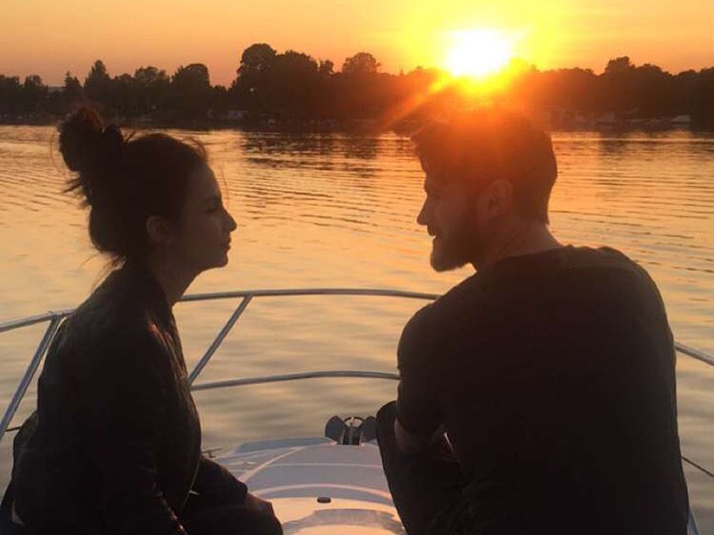 Intimer Liebes-Moment: Sila Sahin & Samuel segeln ins Glück | Promiflash.de