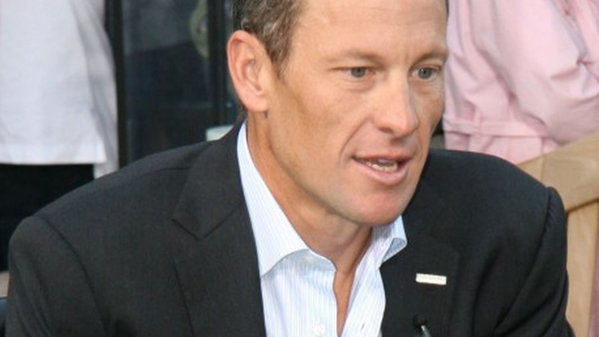 Lance Armstrong ist Vater geworden | Promiflash.de