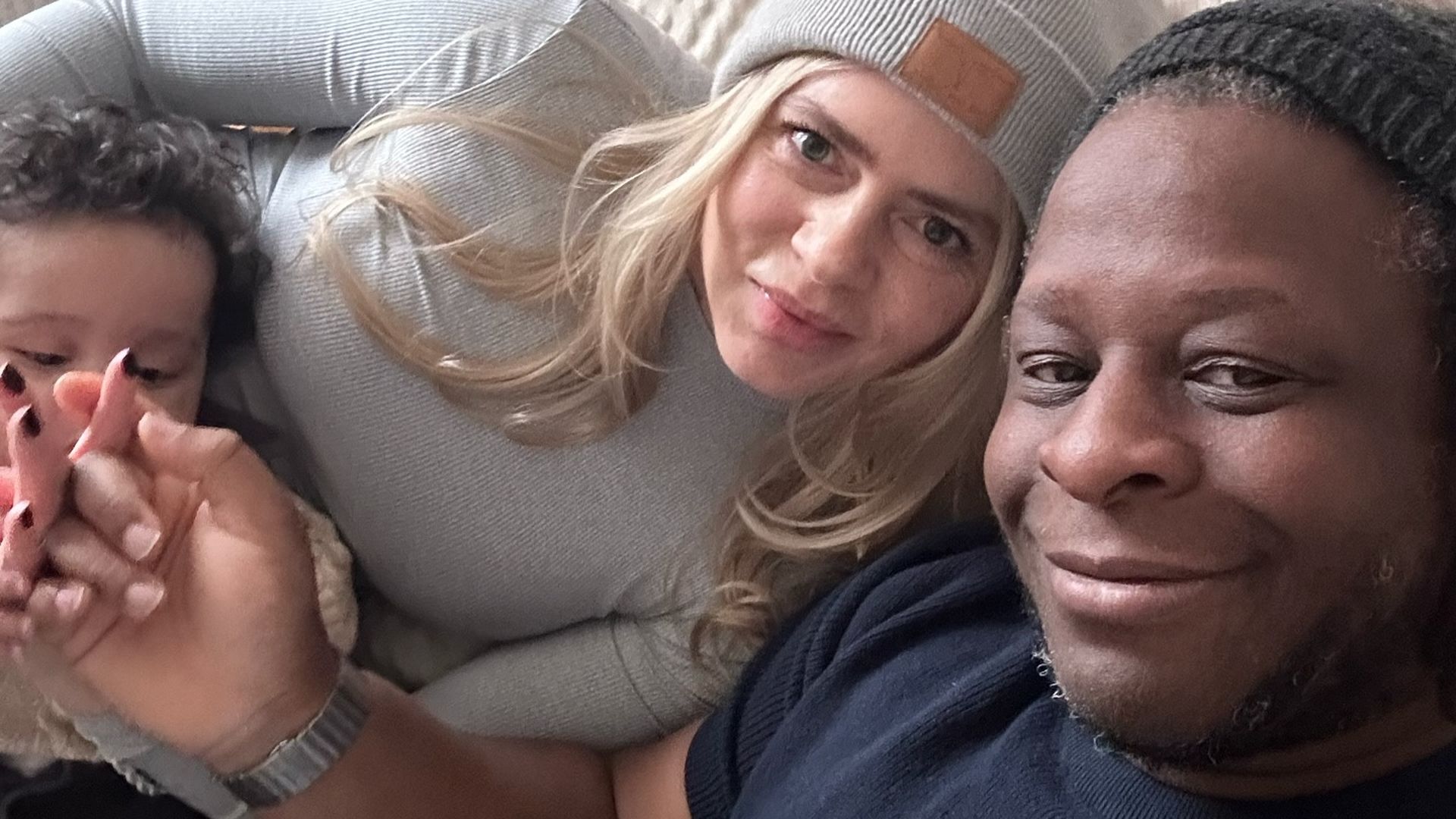 Mola Adebisi und Adelinas Baby wird heute sechs Monate alt