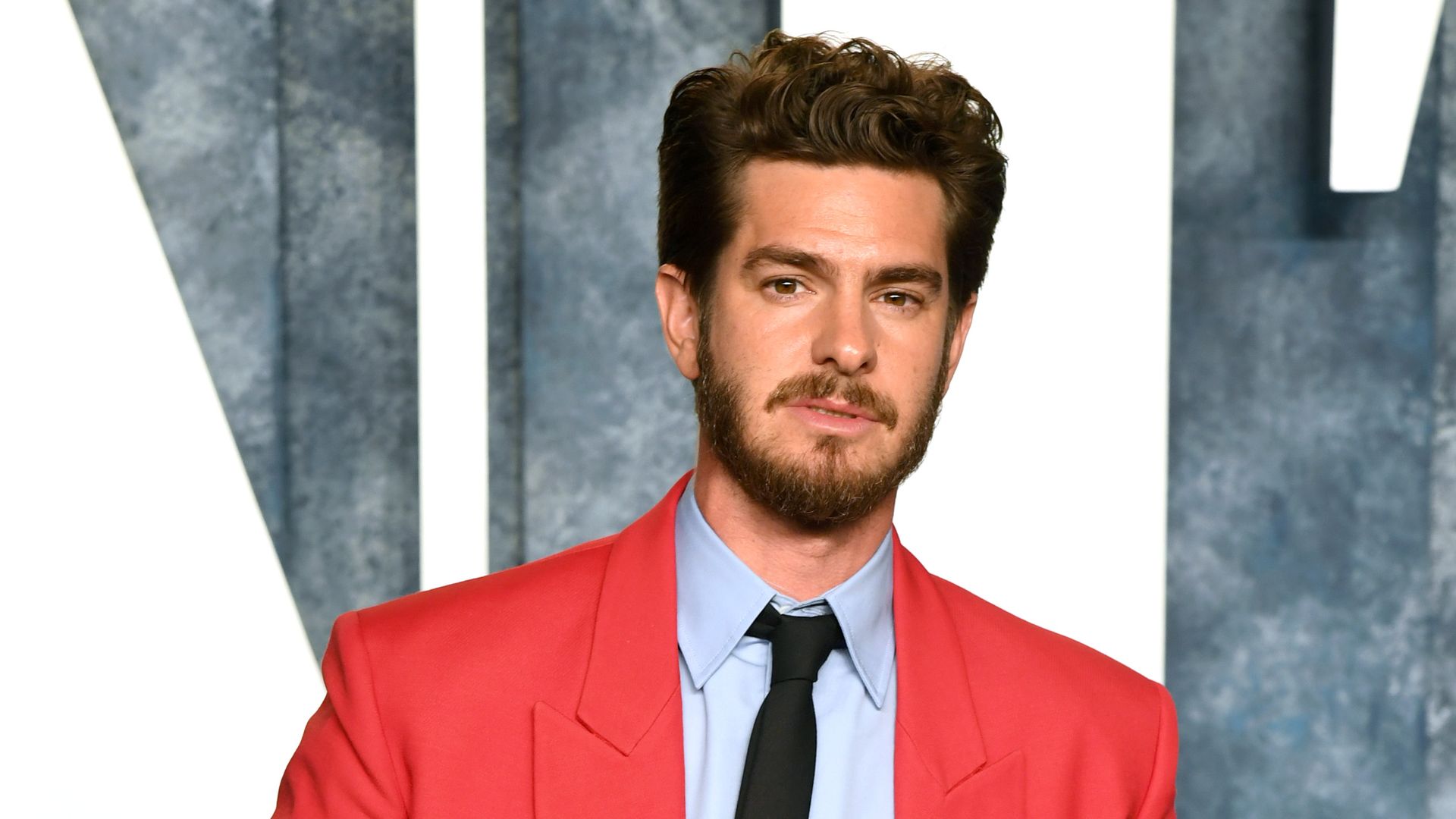 Liebe offiziell? Andrew Garfield kuschelt mit einem Model