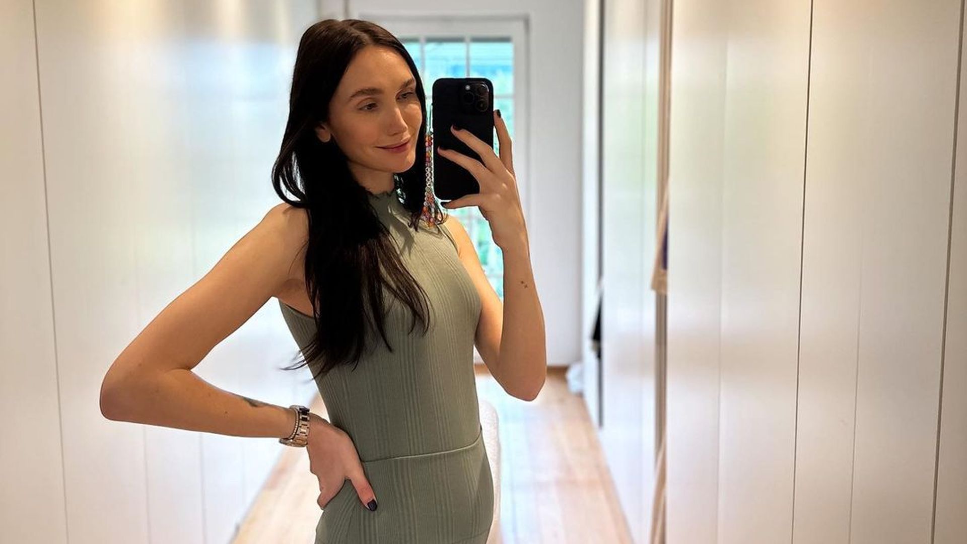 15. Woche: Anna Adamyan präsentiert stolz ihren Babybauch