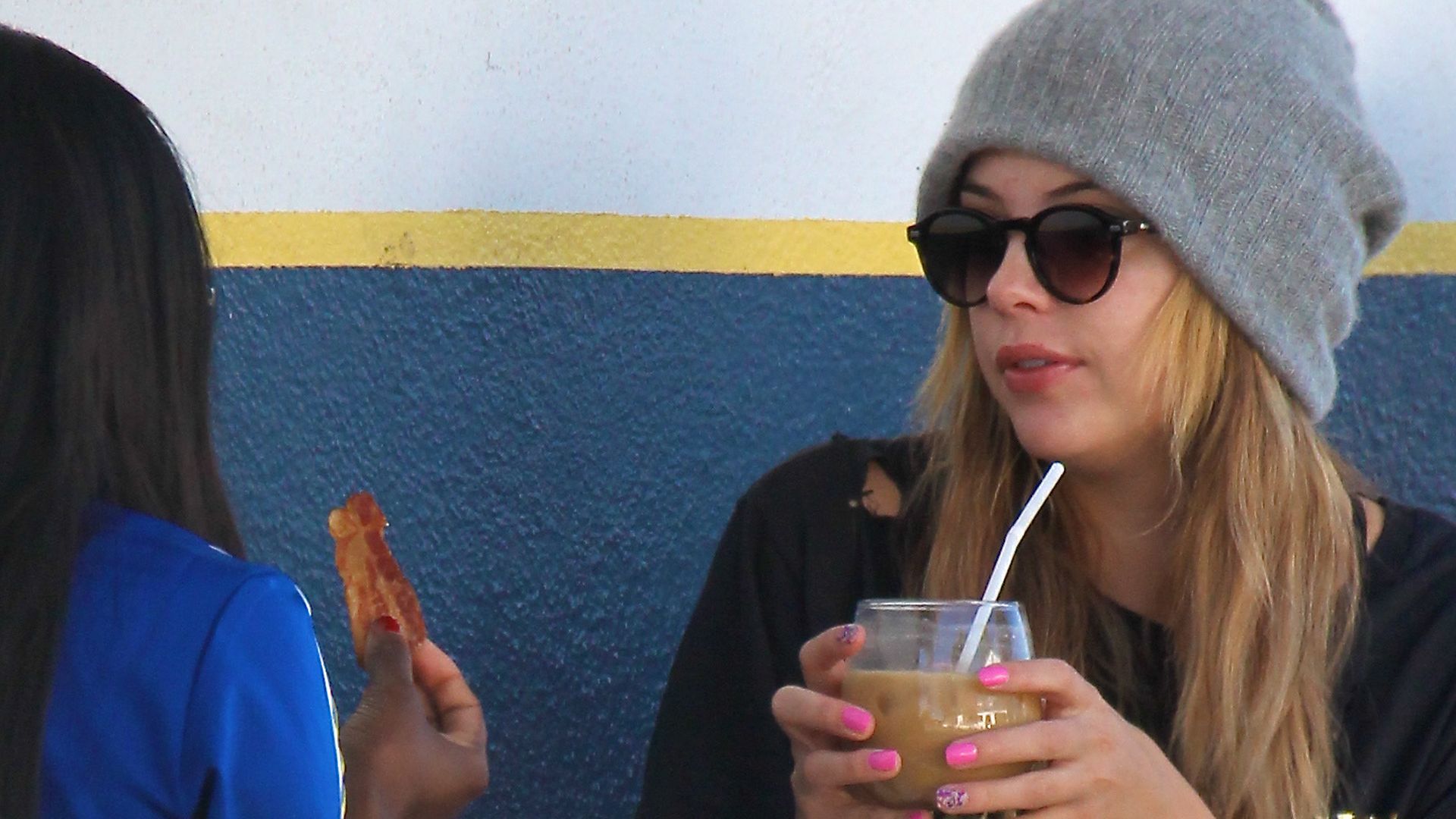 Ashley Benson: Auf die Mütze, fertig, los! | Promiflash.de