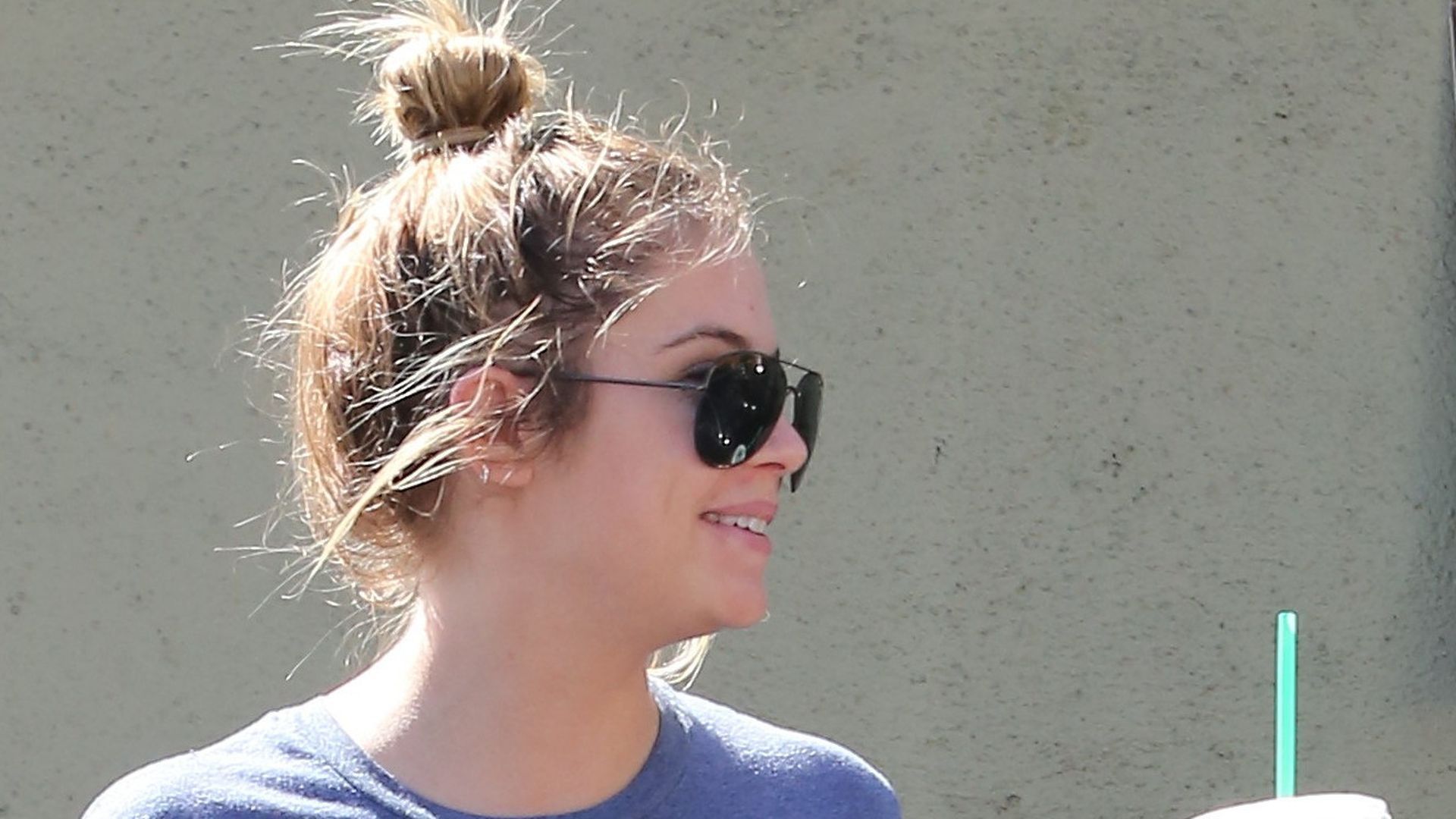 Ashley Benson: Lieber Dutt statt Wow-Mähne | Promiflash.de