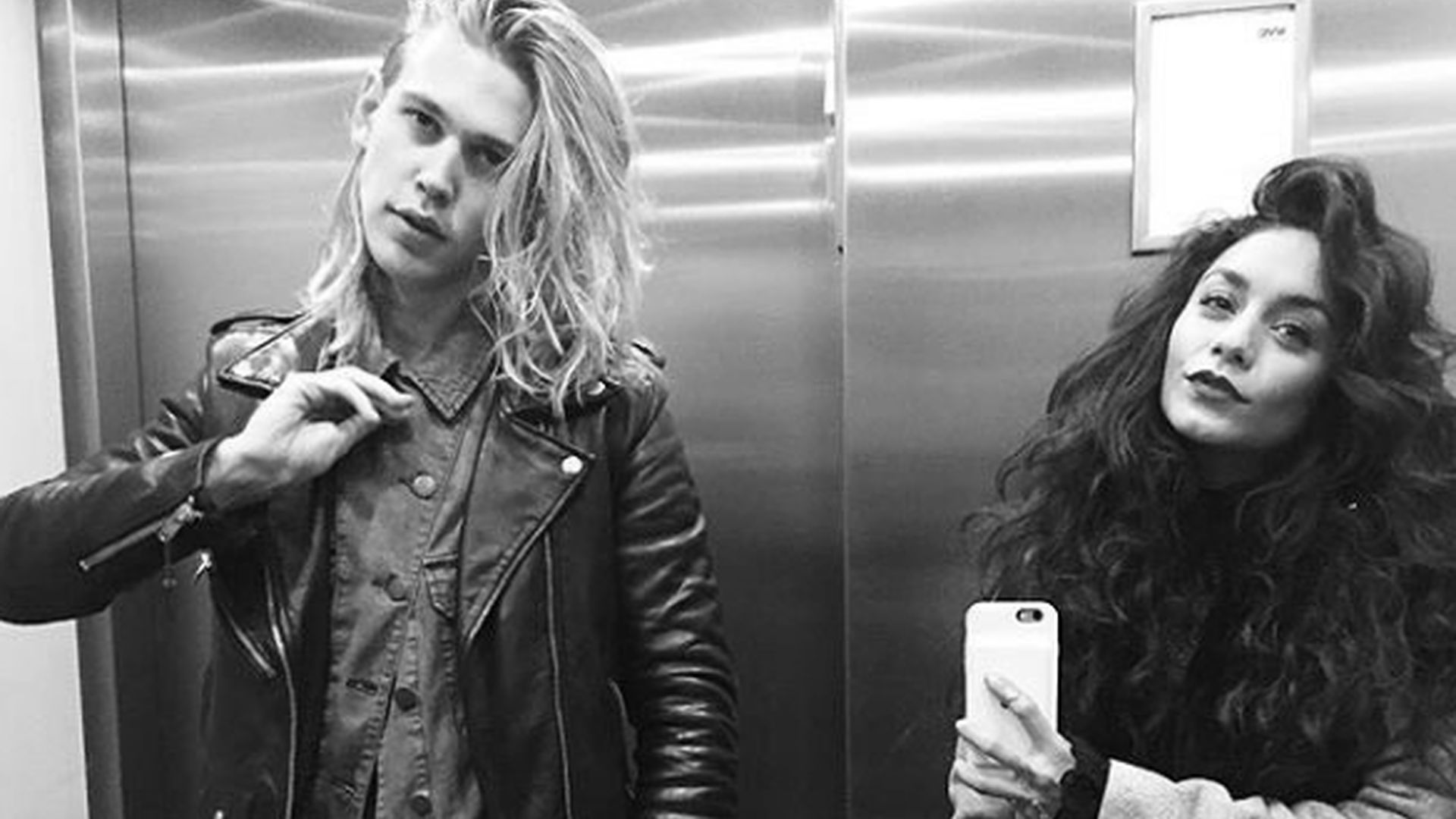 Welche Krise? Vanessa Hudgens immer noch happy mit Austin | Promiflash.de