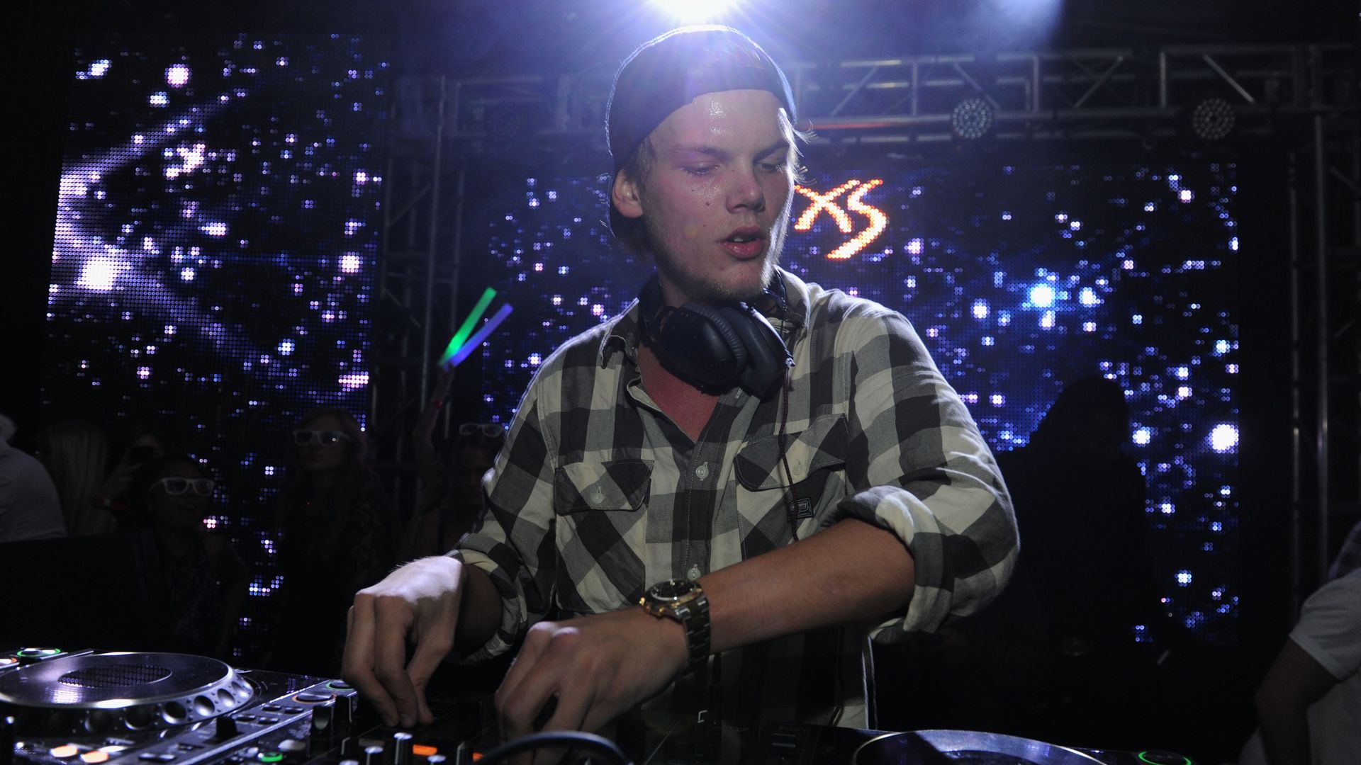 Leben am Limit: Doku zeigt Aviciis zermürbenden Tour-Alltag ...