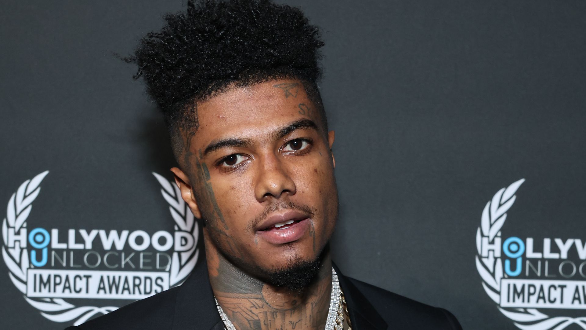 Schockierende Aufnahme: Greift Rapper Blueface hier Fan an?