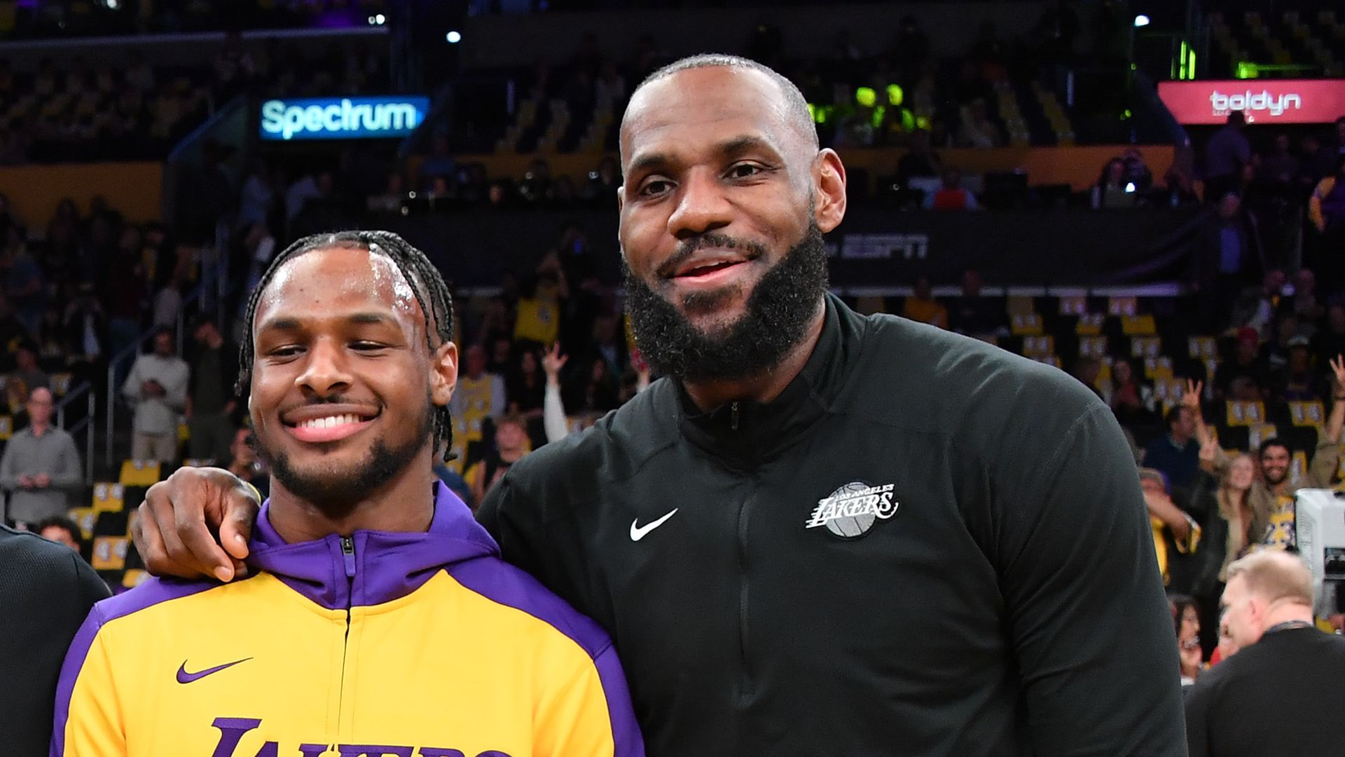 Bronny und LeBron James weisen Vorwürfe um Unfall zurück