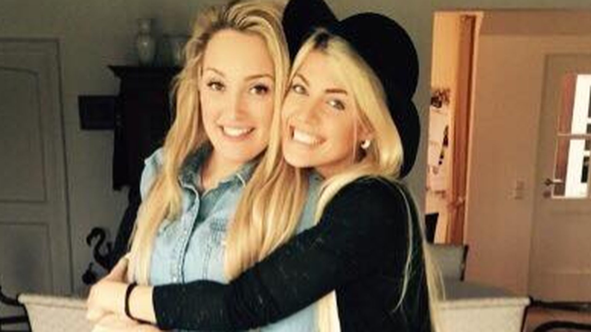 Caro & Sarah beim Echo 2015: Bachelor-Zicken jetzt BFFs? | Promiflash.de