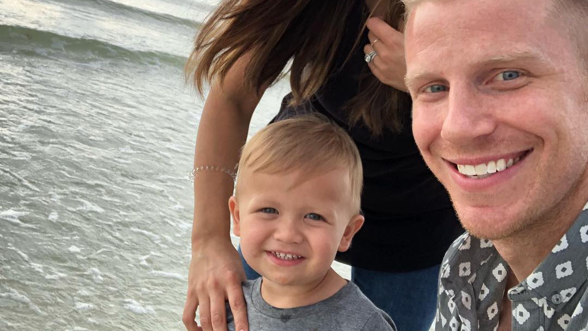 US-Bachelor-Stars: Sohn (2) wäre fast im Pool ertrunken | Promiflash.de