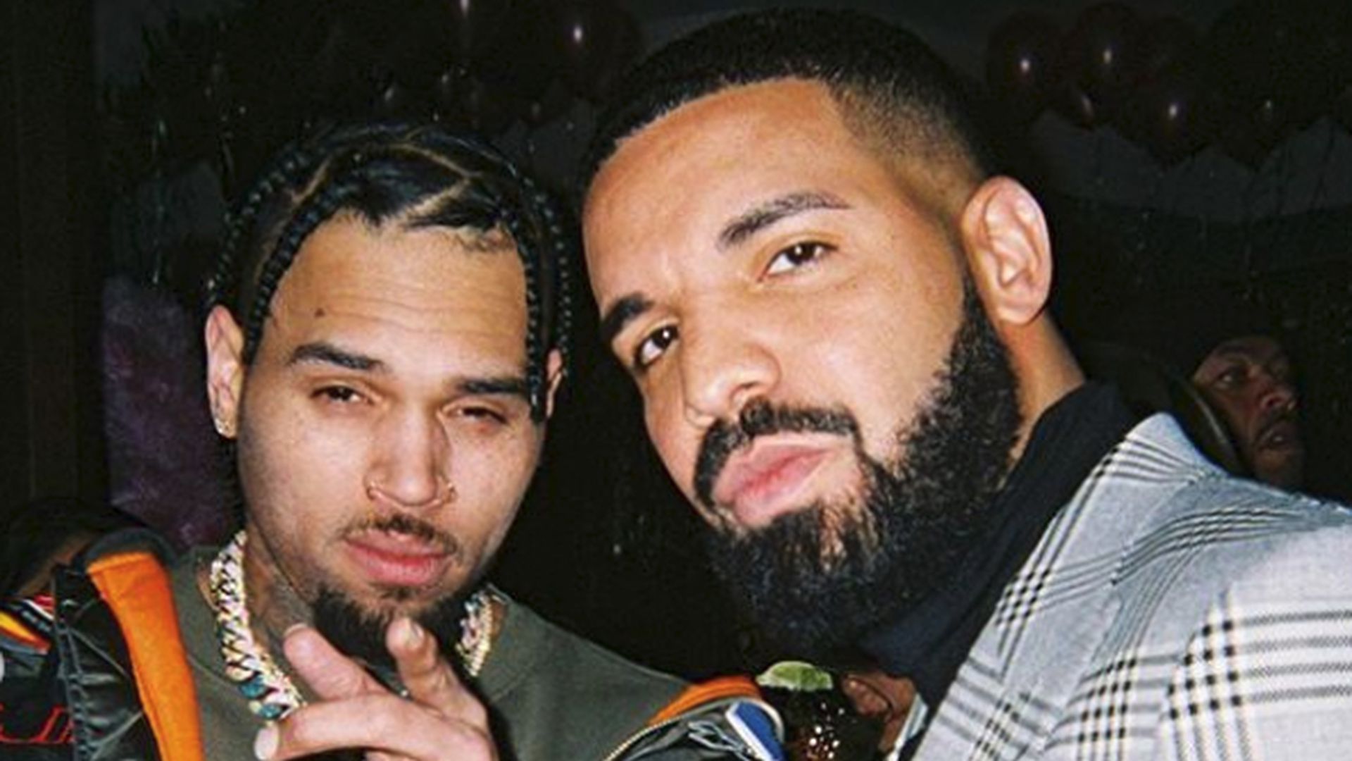 Rap-Feinde versöhnt: Chris Brown & Drake posten Bro-Selfie! | Promiflash.de