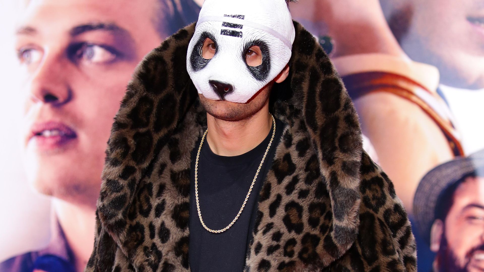 Doppelleben mit Maske: Cro möchte zur Legende werden! | Promiflash.de