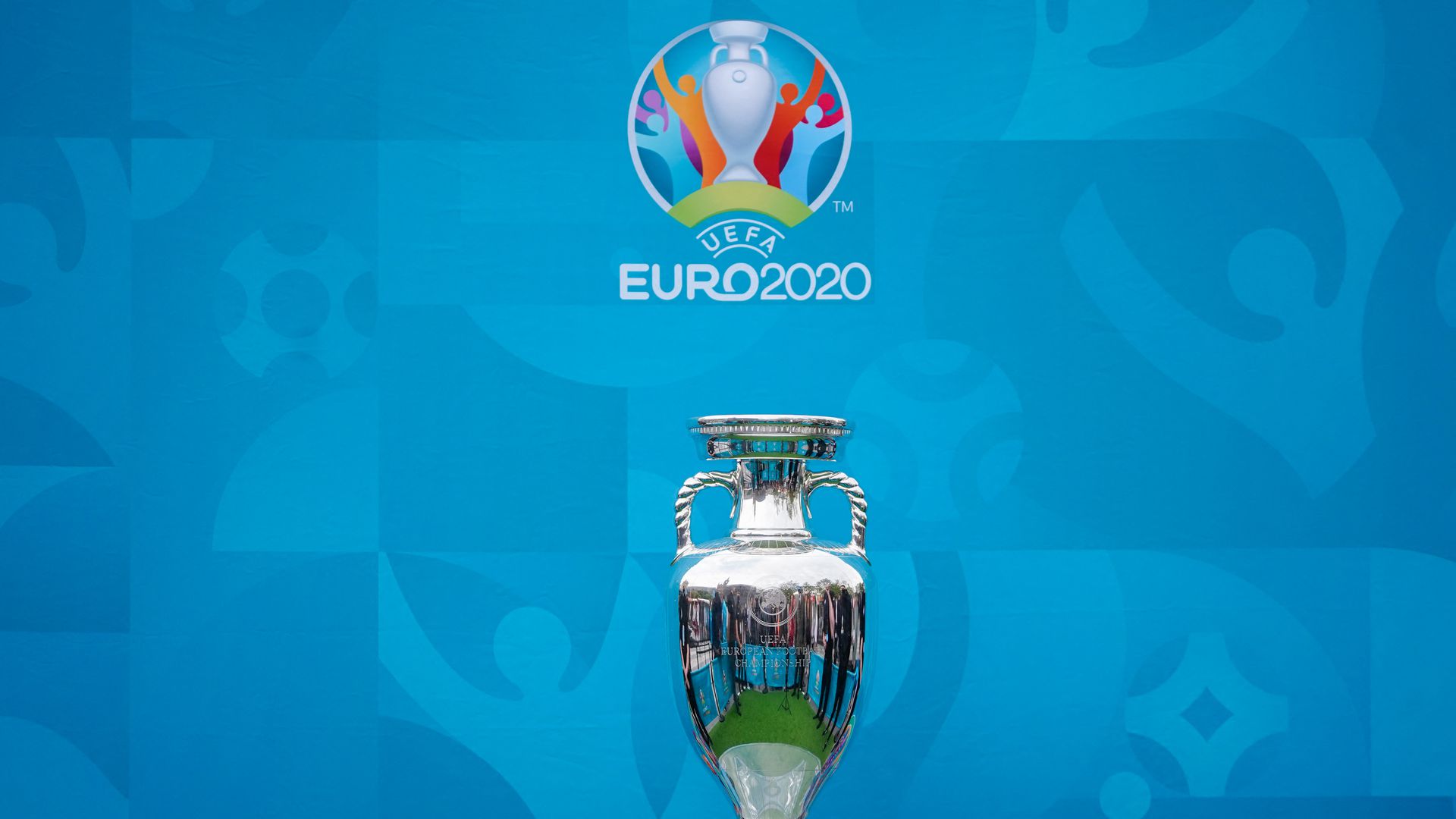 Fußball-EM | Promiflash