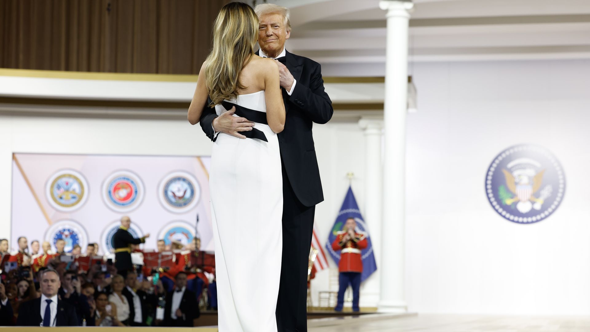 Melania und Donald Trump tanzen beim Amtseinführungsball