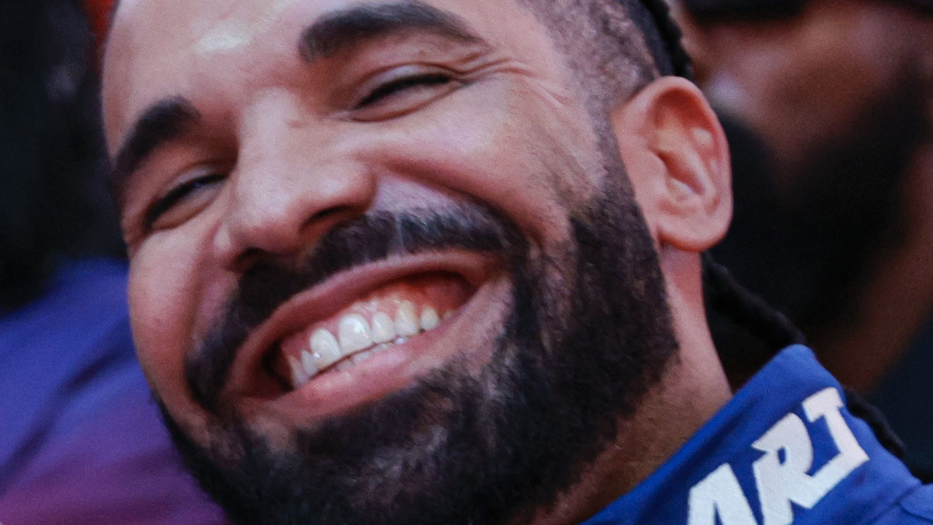 Drake schenkt einem Paar bei Konzert Hochzeitsreise und Geld