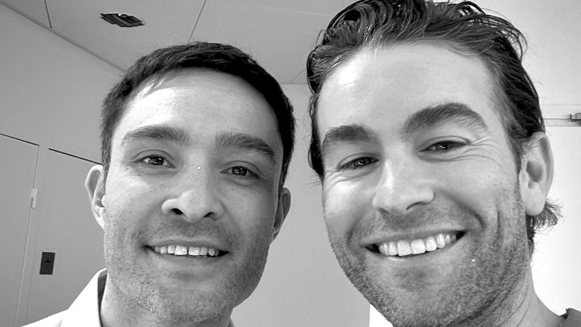 Ed Westwick und Chace Crawford überraschen Fans mit Selfie!