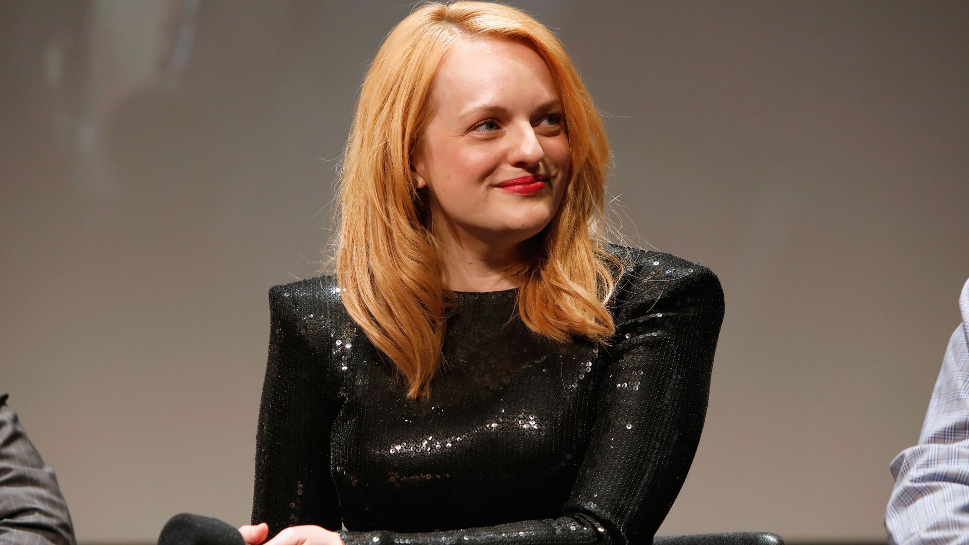 "Mein Recht": Elisabeth Moss über ihren Scientology-Glauben | Promiflash.de