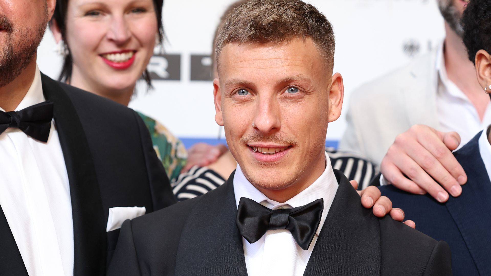 Liveprogramm: Felix Lobrecht gewinnt Deutschen Comedypreis!