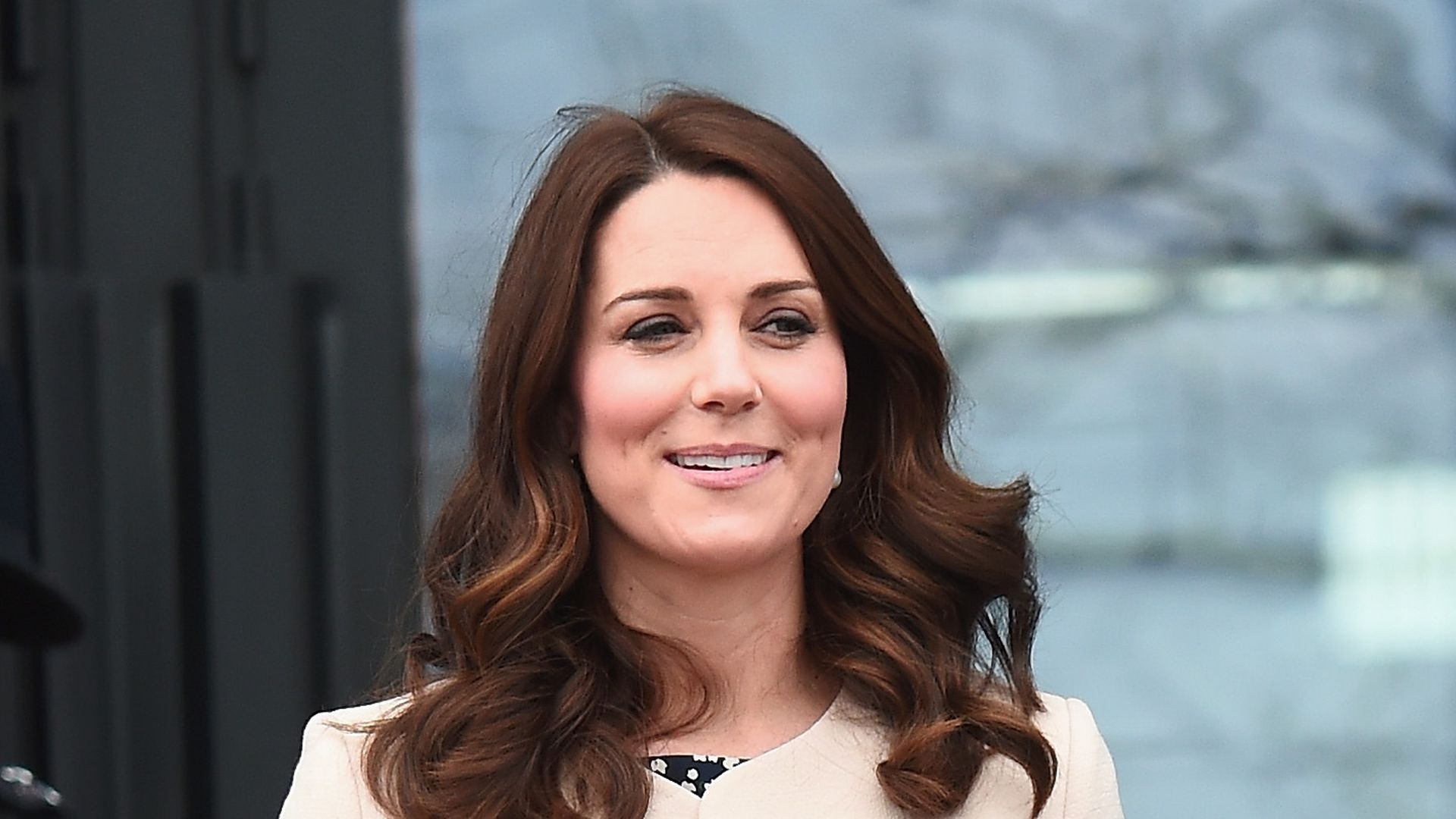 Schwangere Kate: Hier bricht sie ihre eigene Fashion-Regel! | Promiflash.de