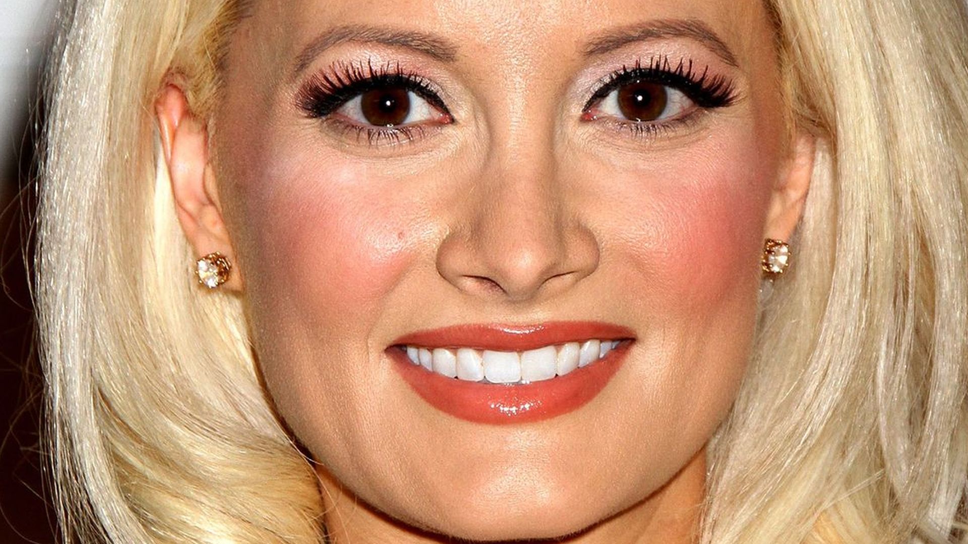 Holly Madison ist eine echte "Cullen"! | Promiflash.de