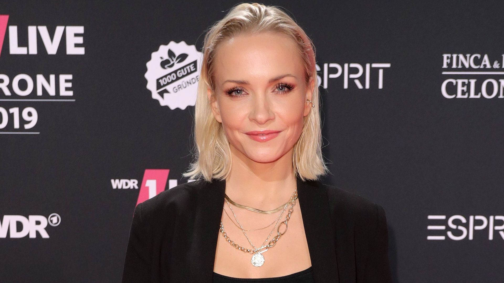 Moderatorin Janin Ullmann muss erst lernen, wie daten geht!