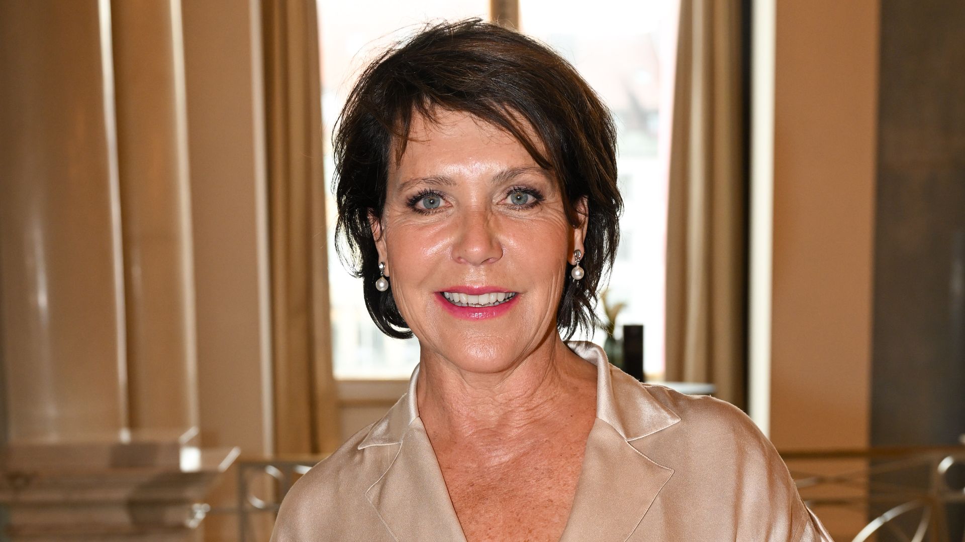 Frisch verliebt: Janina Hartwig ist mit Politiker zusammen