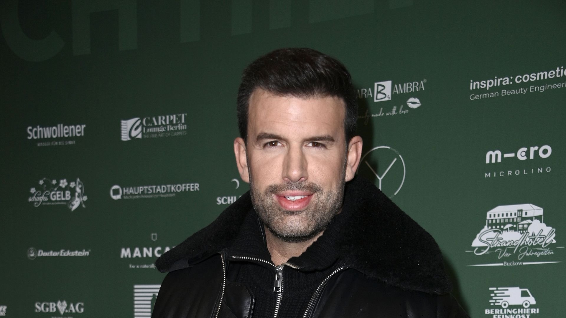 Jay Khan enthüllt sexuelle Belästigung durch US5-Entdecker