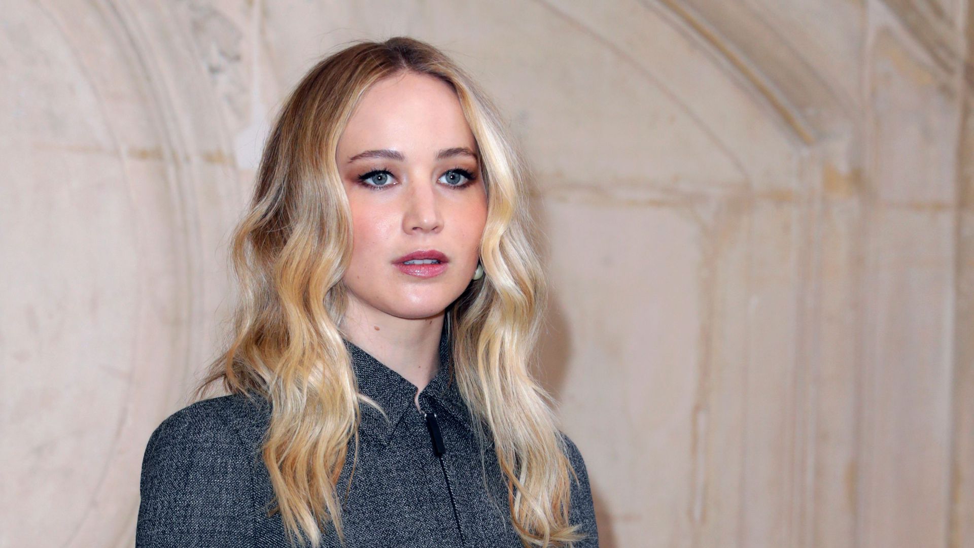 Jennifer Lawrence hatte einen "Brautzilla-Zusammenbruch"! | Promiflash.de