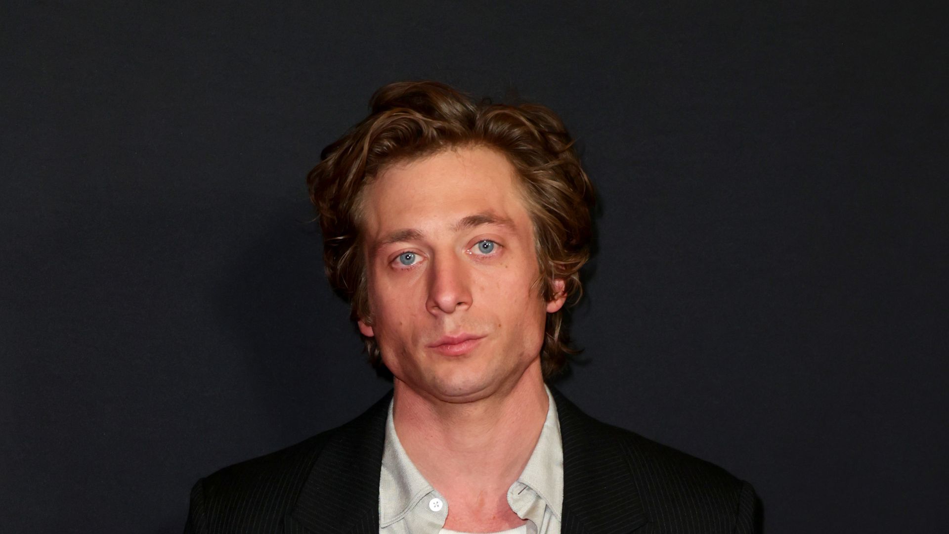 Hot! Jeremy Allen White zieht sich für Calvin Klein aus