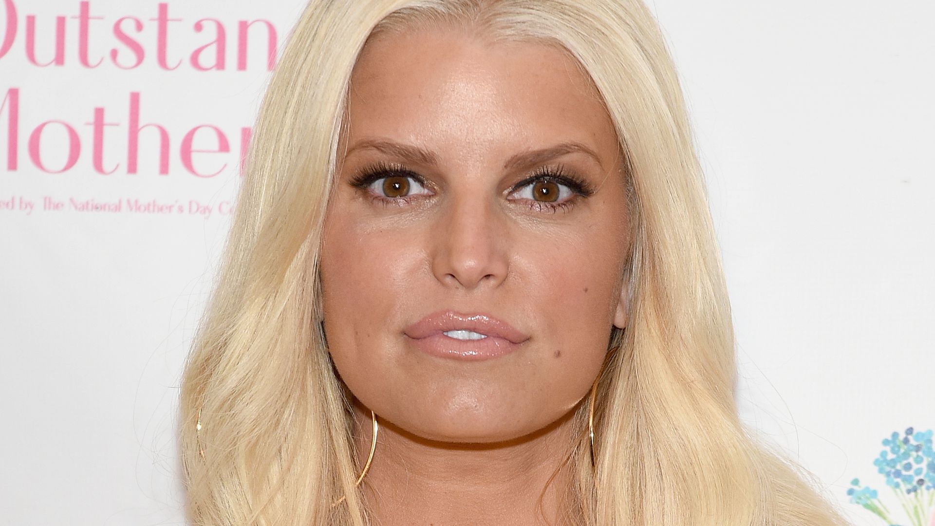 Mini-Blondine: Jessica Simpsons Tochter (3) in Model-Pose