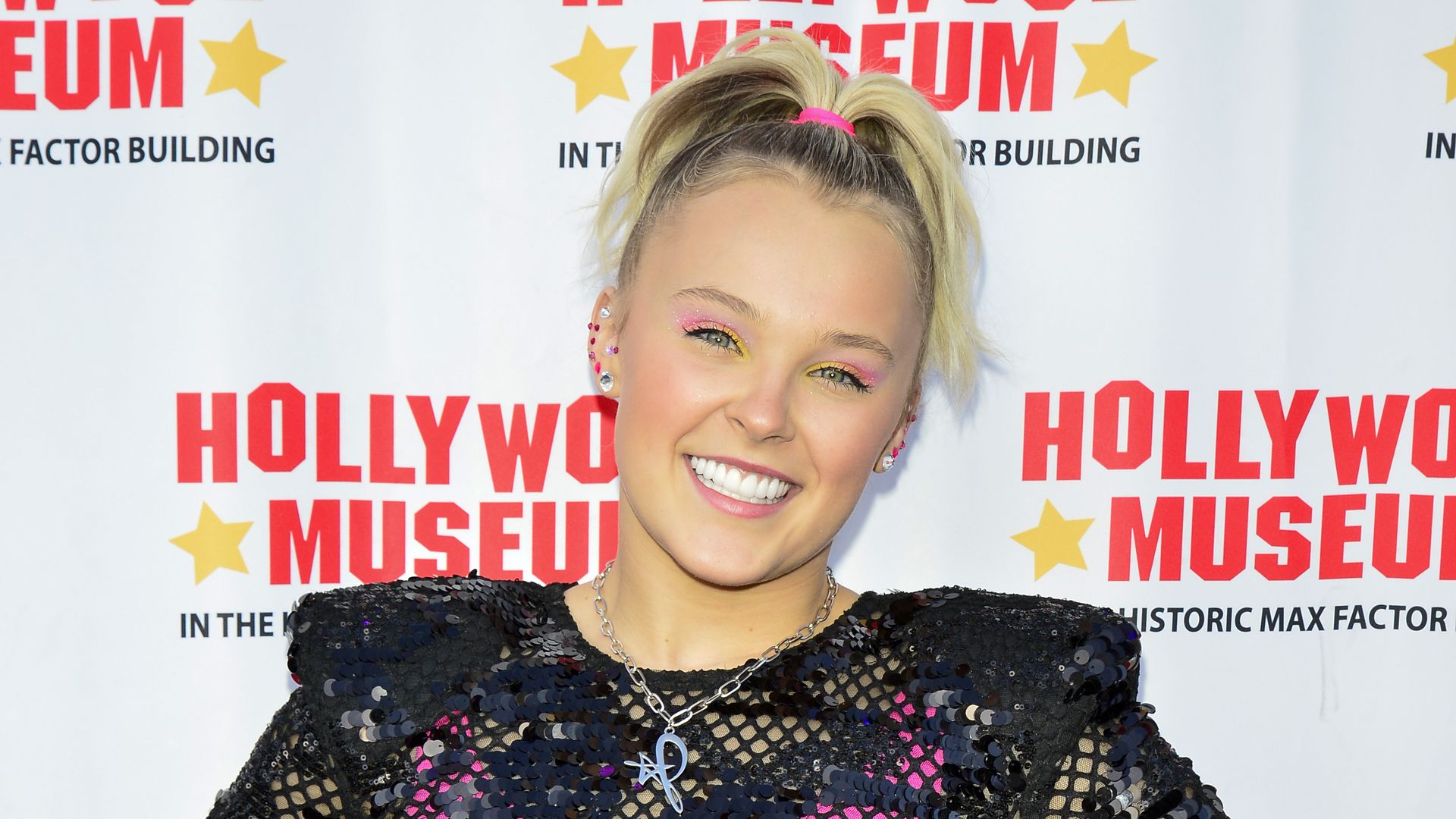 Trotz Partnerin: JoJo Siwa geht mit ihm auf Pool-Tuchfühlung