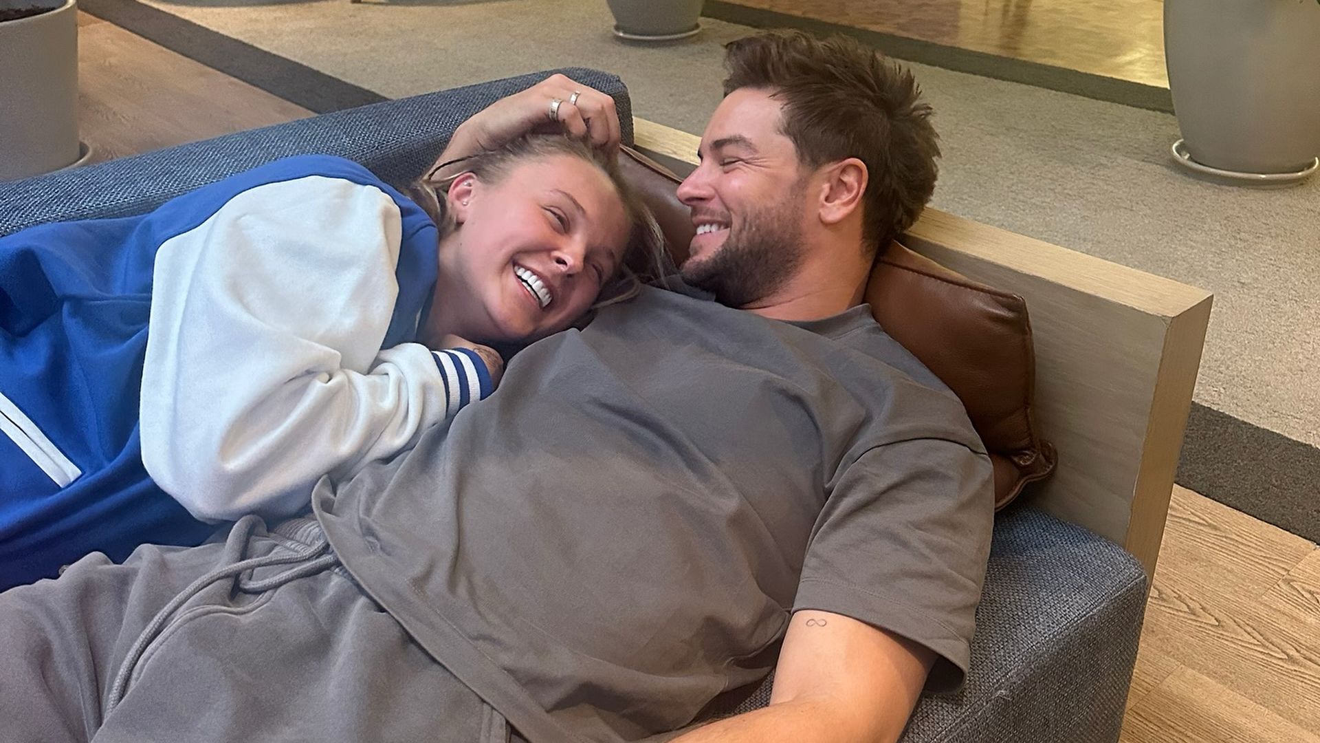 Fans spekulieren: Bekommen Jojo Siwa und Chris ein Baby?