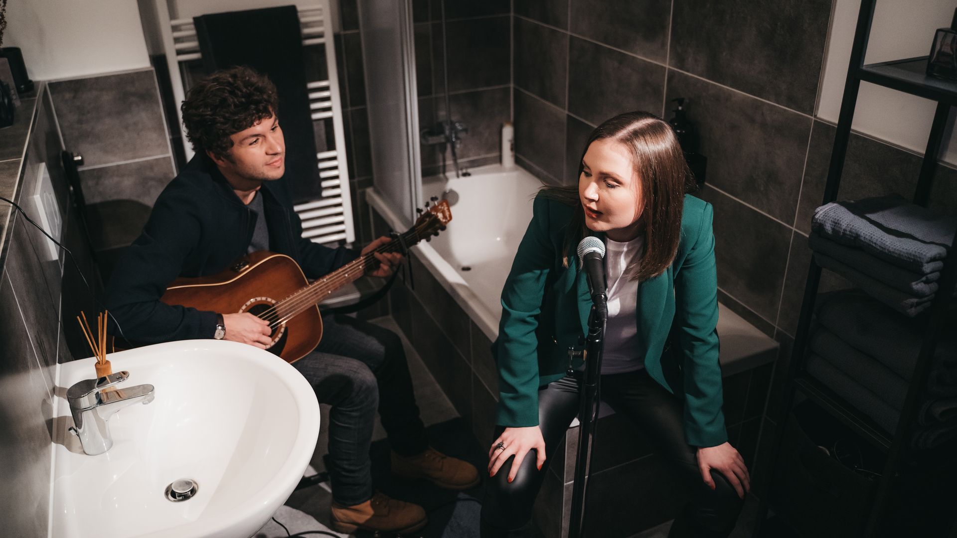 "Schnappi"-Sängerin Joy Gruttmann gibt Badewannen-Comeback