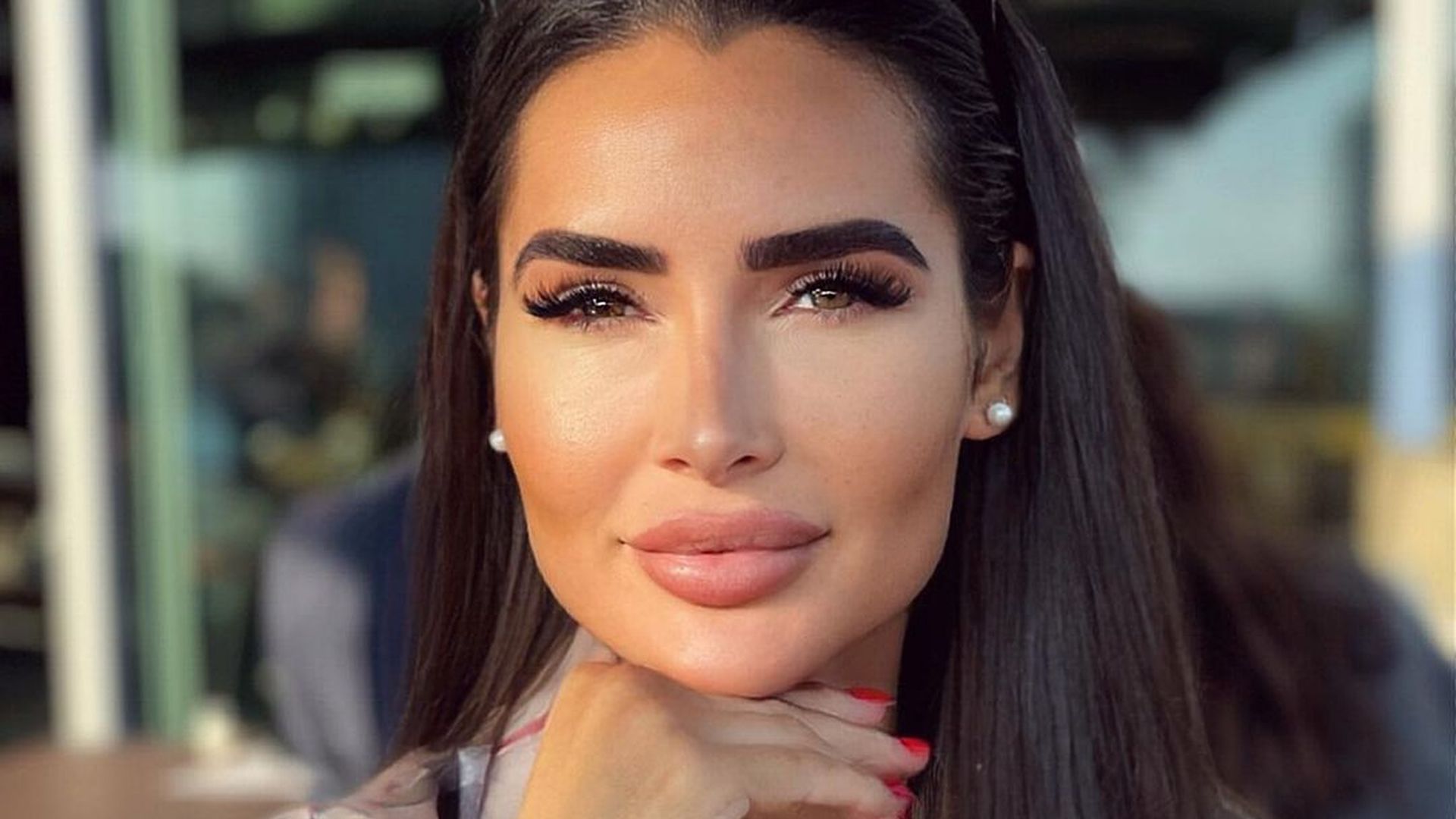 Julia Bee's Instagram, Twitter & Facebook on IDCrawl