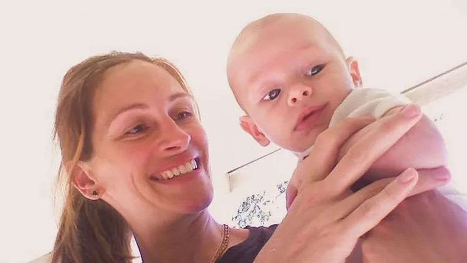 Julia Roberts Henry Moder Julia Roberts Postet Seltenes Kuschelfoto