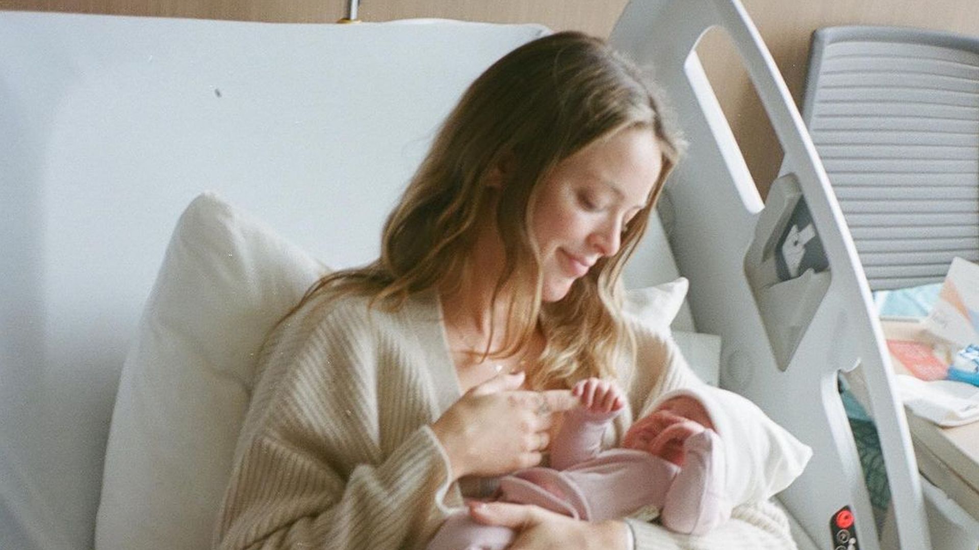 Überglücklich: Kaitlynn Carter ist wieder Mutter geworden