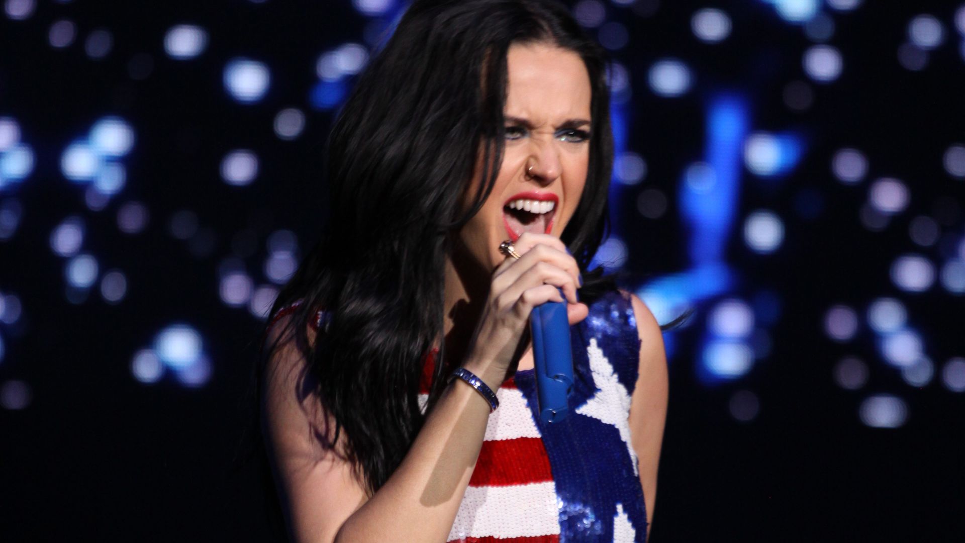 Katy Perry setzt Anti-Trump-Zeichen mit 10.000 Dollar-Spende ...