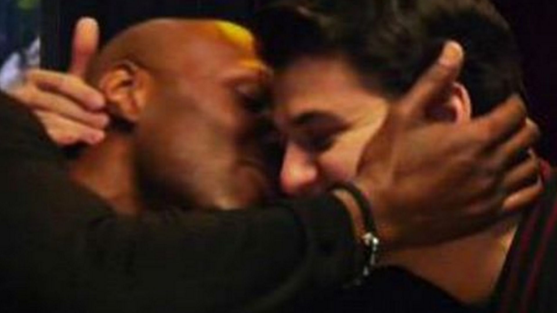 Voller Angst: So sehr bangen die Kardashians um Lamar Odom | Promiflash.de Voller Angst: So sehr bangen die Kardashians um Lamar Odom | Promiflash.de