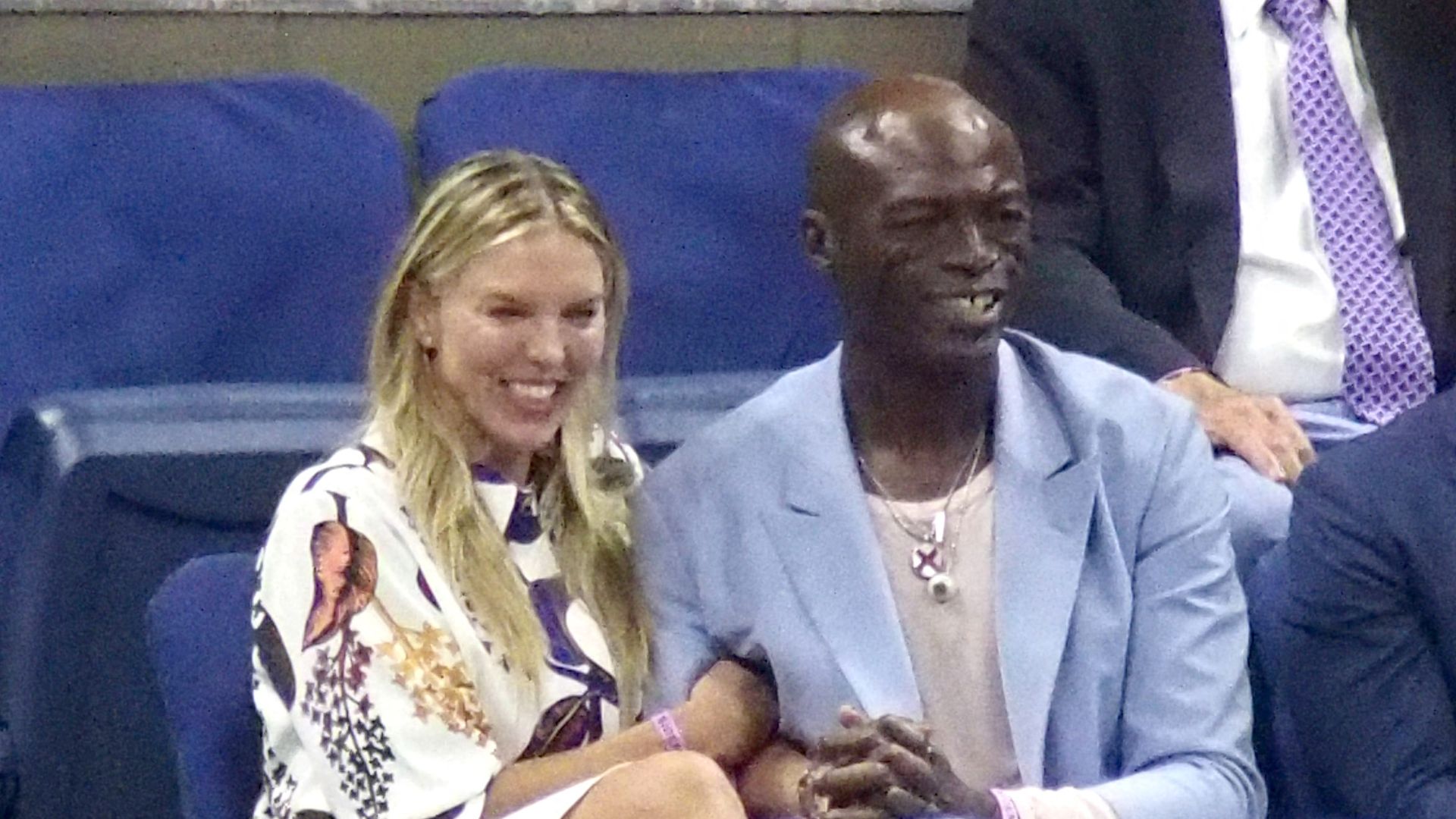 Sichtlich verliebt: Hier turtelt Seal mit seiner Freundin!