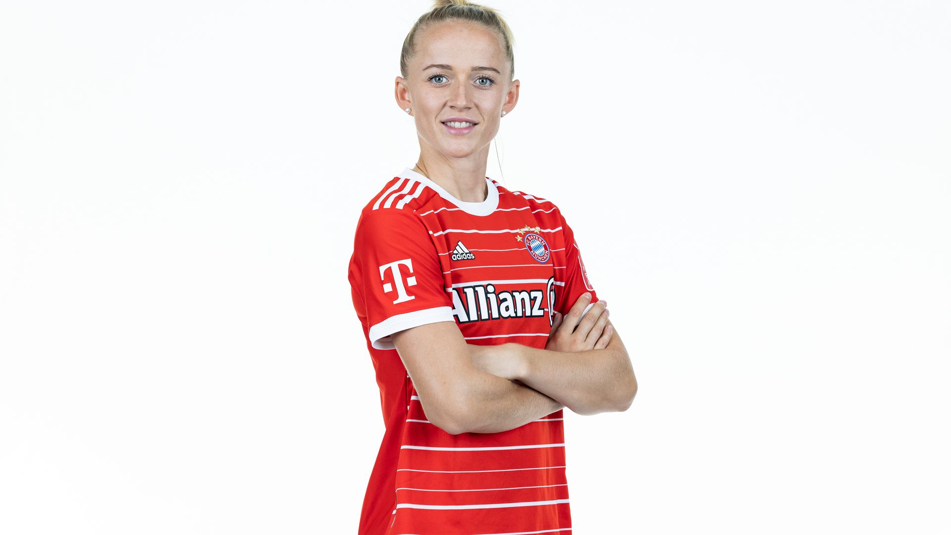 Lea Schüller als erste Profi-Fußballerin auf Vogue-Cover!